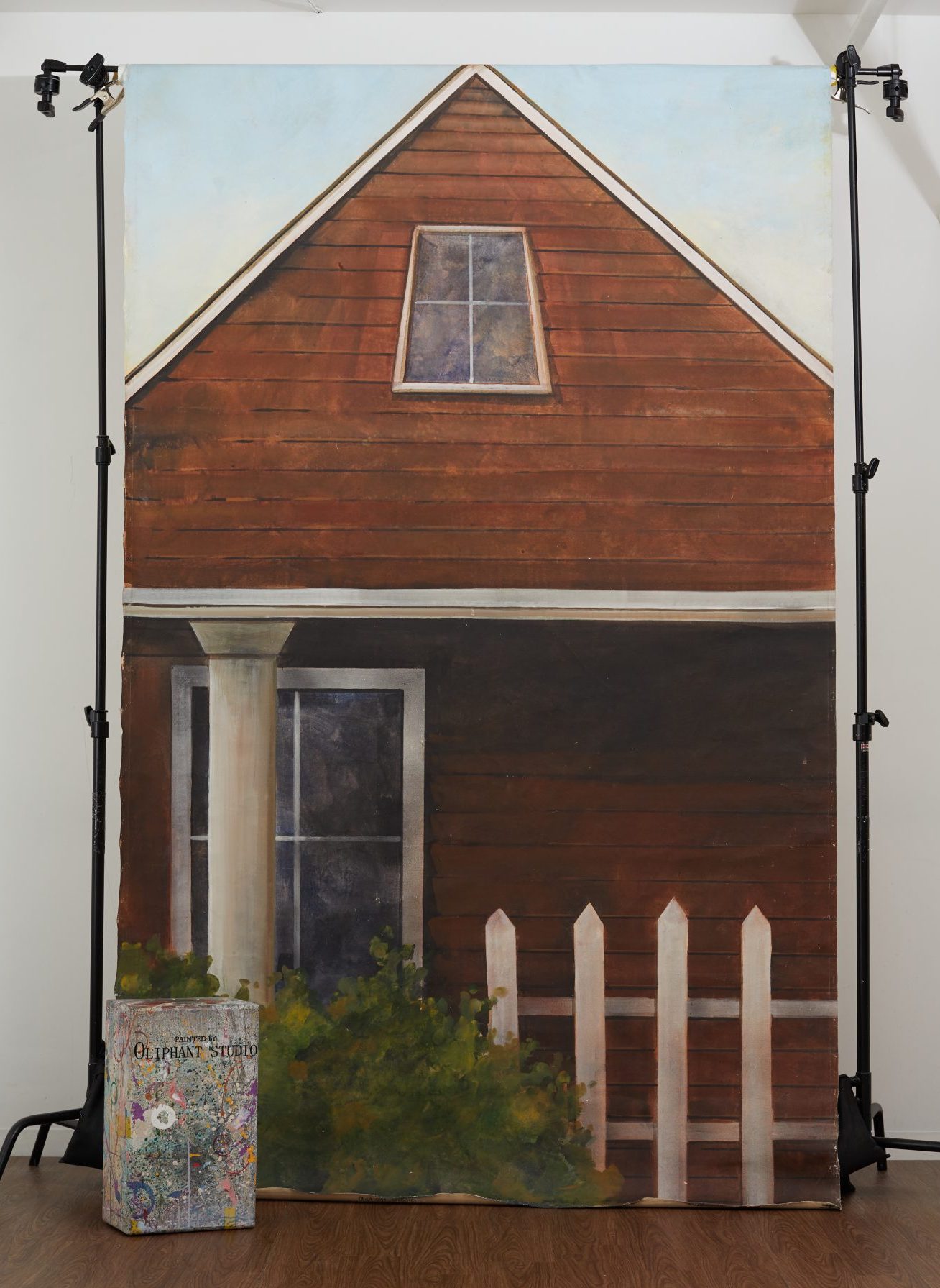 995C - Oliphant Studios